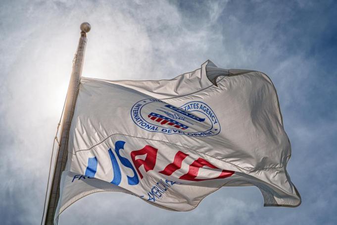 Τελειώνει την διεφθαρμένη υπηρεσία – Χιλιάδες απολύσεις στη USAID ανά ...