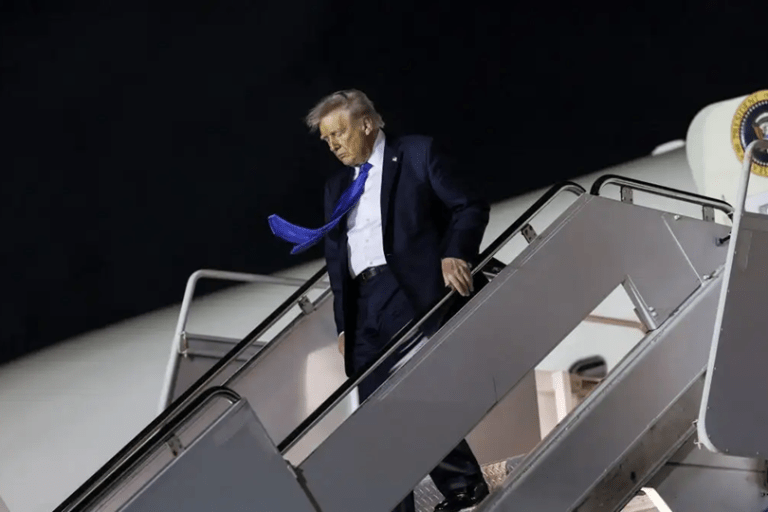 Θρίλερ στον αέρα για τον Ν.Τραμπ: Το Air Force One που τον μετέφερε στο ...